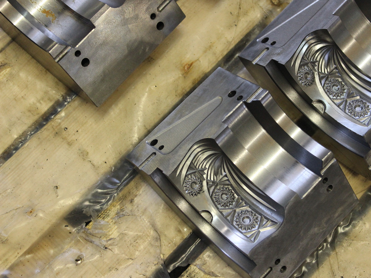 Sklářský průmysl - Louda Alform, výrobní družstvo